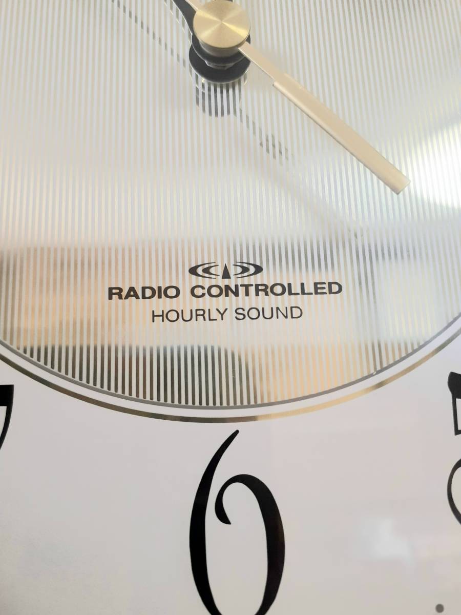 CITIZEN 壁掛け時計 RADIO CONTROLLED HOURLY SOUND 電波時計 リズム時計 4MN400-b み(アナログ ...