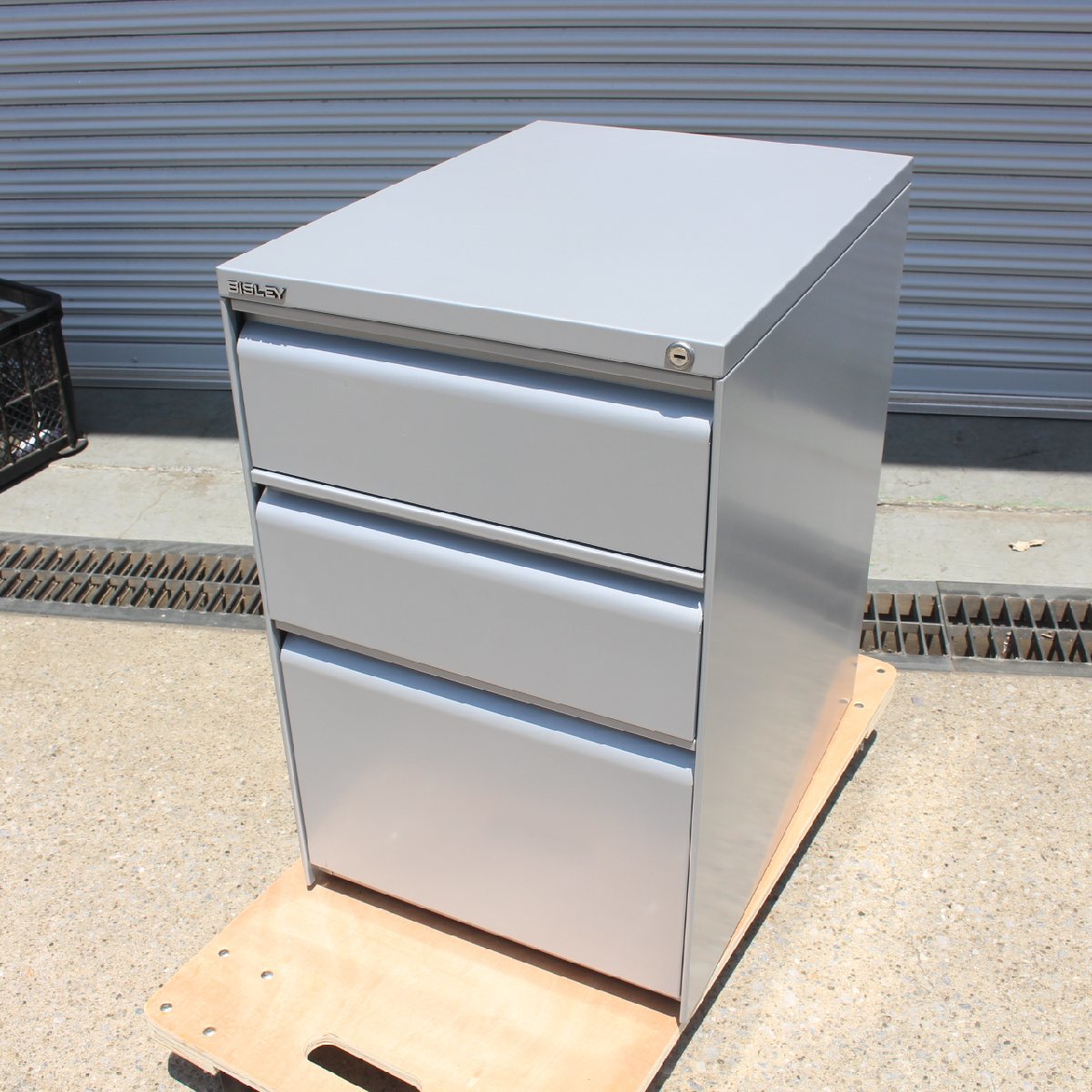 T081 BISLEY ビスレー キャビネット 引き出し デスクワゴン 3段 テレワーク 収納 オフィス(キャビネット、デスクワゴン)｜売買されたオークション情報、yahooの商品情報を ...