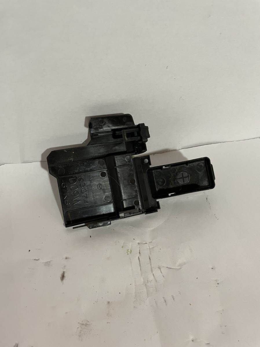 マツダ デミオ DJ5FS 純正 バッテリーターミナルカバー D09W67KB1 MD034(マツダ用)｜売買されたオークション情報 ...