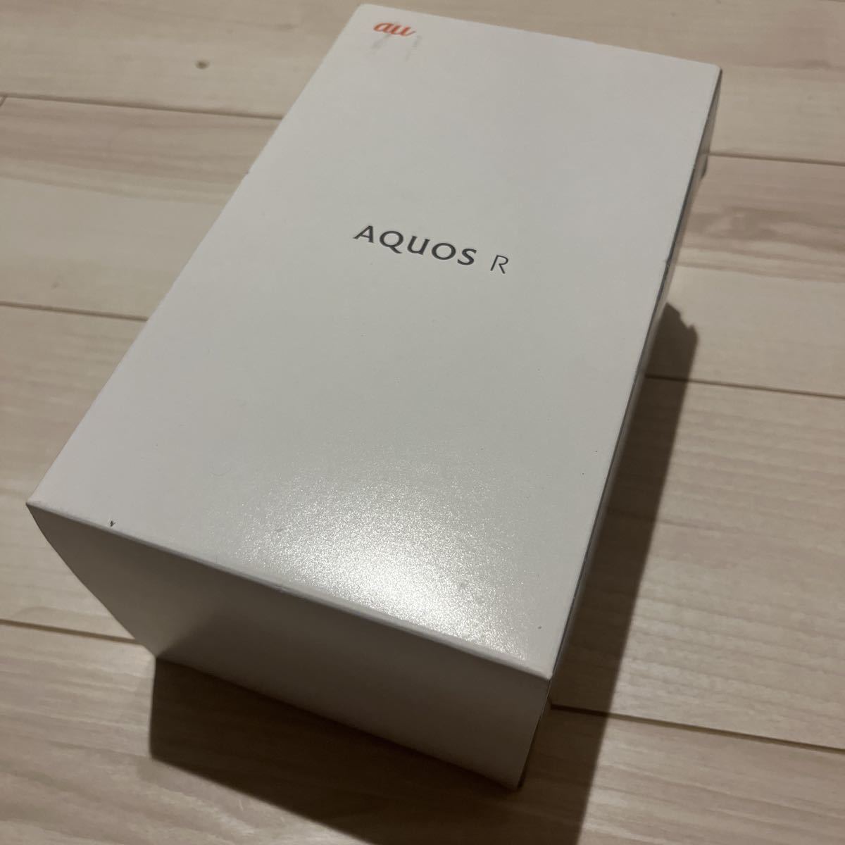 SHARP シャープ AQUOS R SHV39 au ライトゴール SIMフリー エモパー & 振り向く充電台 ロボクル付 SHV39SNA ...