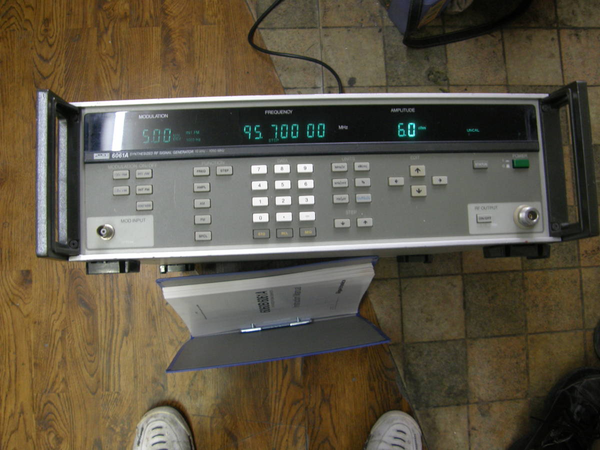 FLUKE 6061A 10kHz-1050MHz SIGNAL GENERATOR(その他)｜売買されたオークション情報、yahooの商品 ...