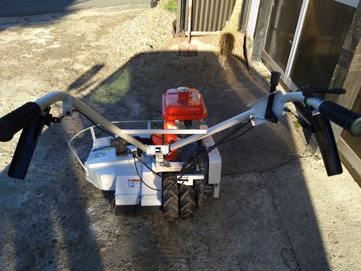 自走式草刈機 クボタ ロータリーモア GC700ひろびろ 2WD ウイングモアー 最大馬力6.0ps 是非この機会に早めに準備ください(本体 ...