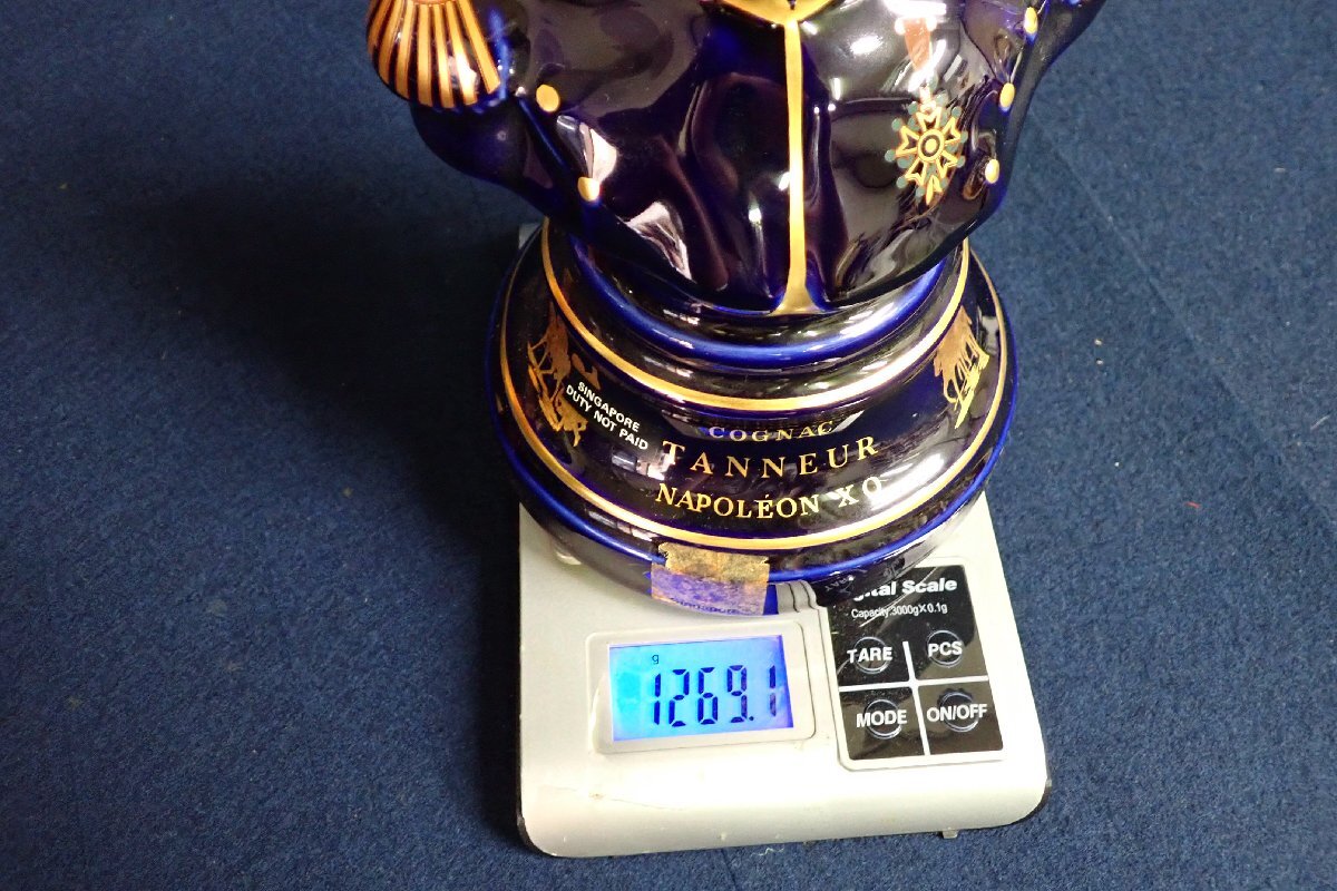 090569 COGNAC TANNEUR NAPOLEON XO 陶器ボトル 総重量約1269g(その他)｜売買されたオークション情報 ...