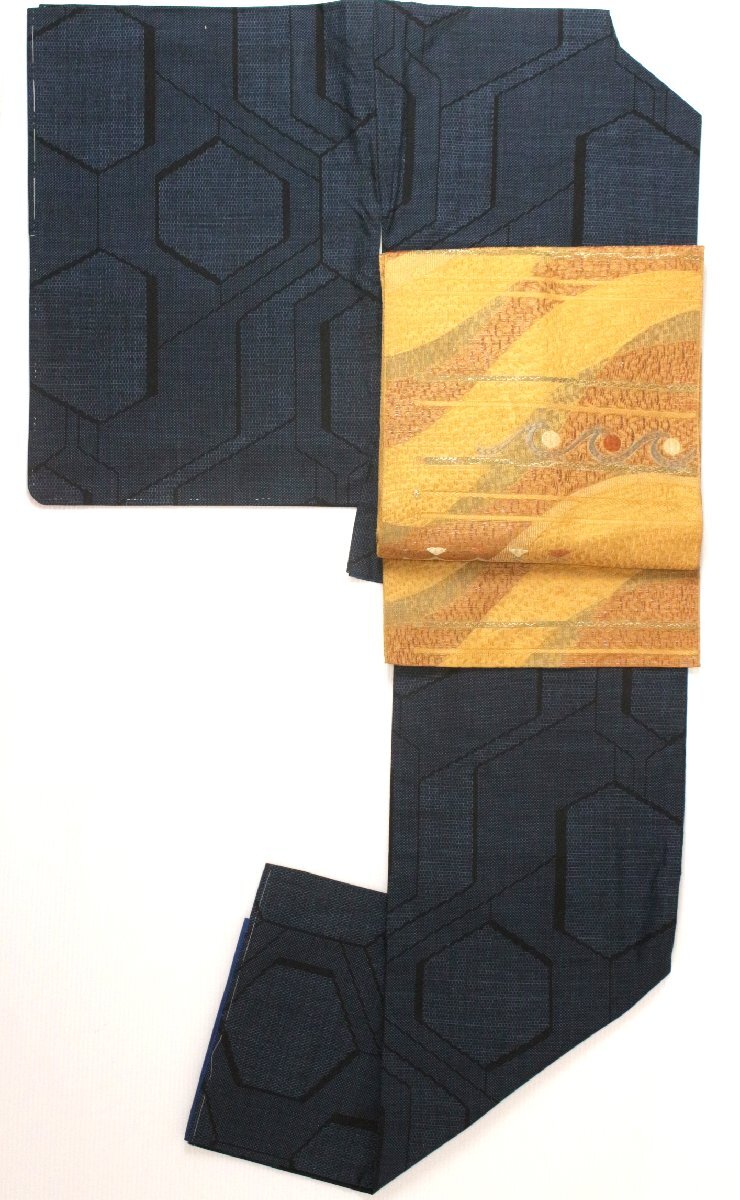 未着用 本場大島紬と名古屋帯 セット 藍染 亀甲文 帯：博多織 裄：68cm e-1844(大島紬)｜売買されたオークション情報、yahooの商品情報をアーカイブ公開 - オークファン ...