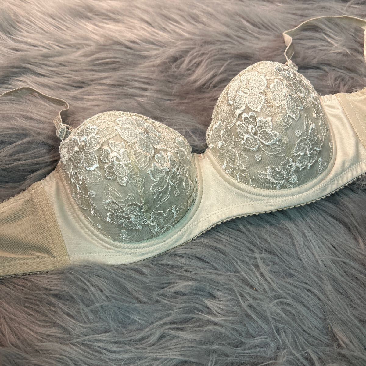 s1372 100円〜 黄ばみ ワコール ミセス ご婦人へ 妖艶漂う 輝刺繍 全体くすみ有 ワイヤーブラジャー B75 エコッ服 エコっ服(75)｜売買されたオークション情報、yahooの商品 ...