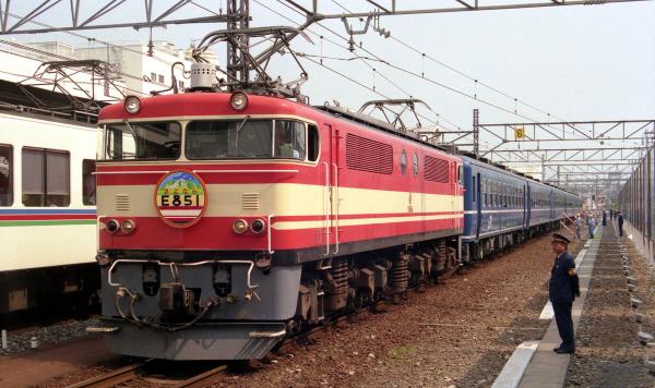 オリジナルDVD E851さよなら運転 & 5000系レッドアロー(特急形電車)｜売買されたオークション情報、yahooの商品情報をアーカイブ公開 - オークファン（aucfan.com）