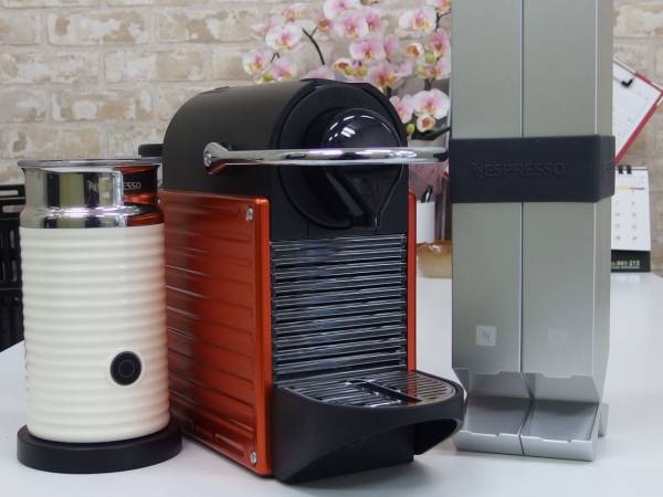 NespressoネスプレッソPIXIE C60RE エアロチーノ付(エスプレッソマシン)｜売買されたオークション情報、yahooの商品情報をアーカイブ公開 - オークファン（aucfan.com）