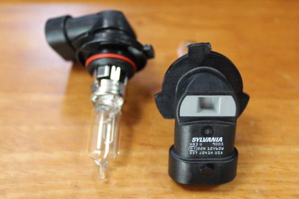 シルバニア ハロゲンバルブ HB3U 9005 12V60W(ハロゲン)｜売買されたオークション情報、yahooの商品情報をアーカイブ公開 ...
