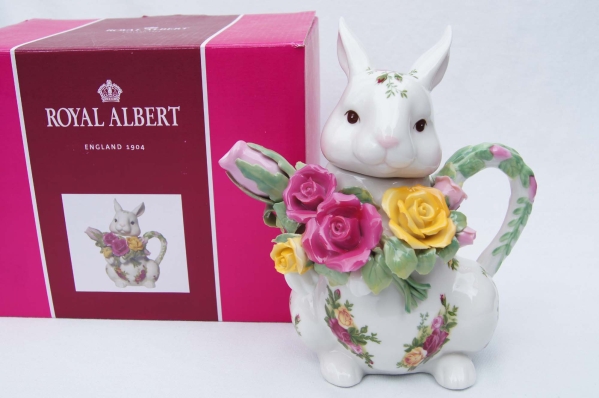 ロイヤル アルバート Royal Albert うさぎ ティーポット 箱入(ロイヤルアルバート)｜売買されたオークション情報、yahooの商品情報をアーカイブ公開 - オークファン ...