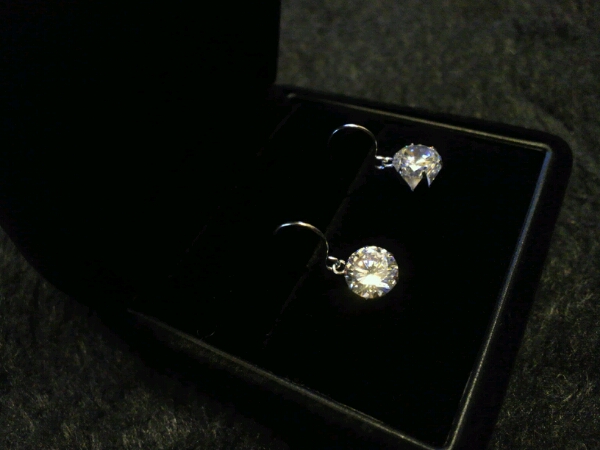 特価品 お墨付き商品 WGダイヤモンドフックピアス2.19ct(その他)｜売買されたオークション情報、yahooの商品情報をアーカイブ公開 - オークファン（aucfan.com）