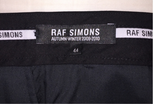 レア Raf Simons / 黒スラックス(ボトムス)｜売買されたオークション情報、yahooの商品情報をアーカイブ公開 - オークファン（aucfan.com）