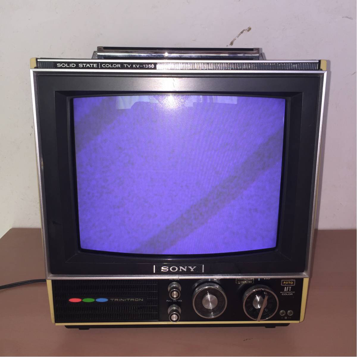 極めて Sony カラーテレビ Trinitron トリニトロン KV-1350 通電確認済み(テレビ)｜売買されたオークション情報、yahooの商品情報をアーカイブ公開 - オークファン ...