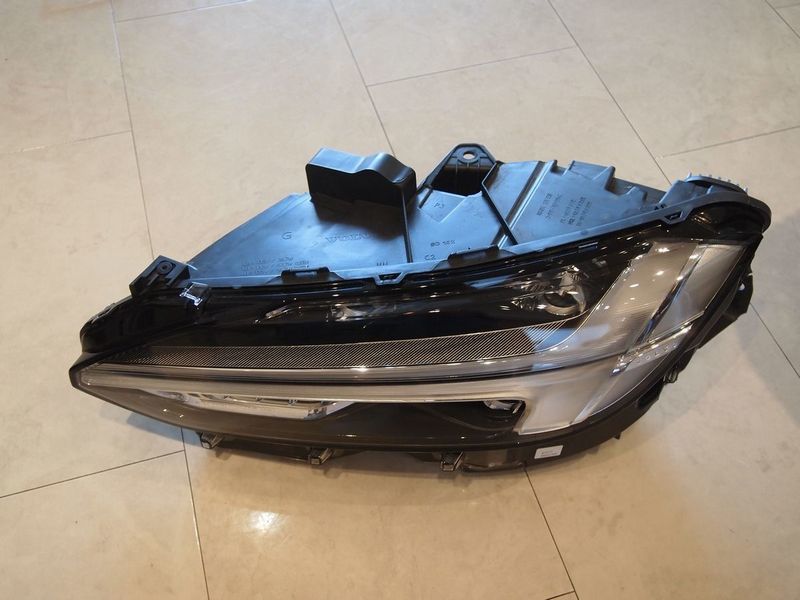 VOLVO 現行 S90 V90 LED ヘッドライト 左 L 品 ボルボ 純正 31386166(ヘッドライト)｜売買されたオークション情報 ...