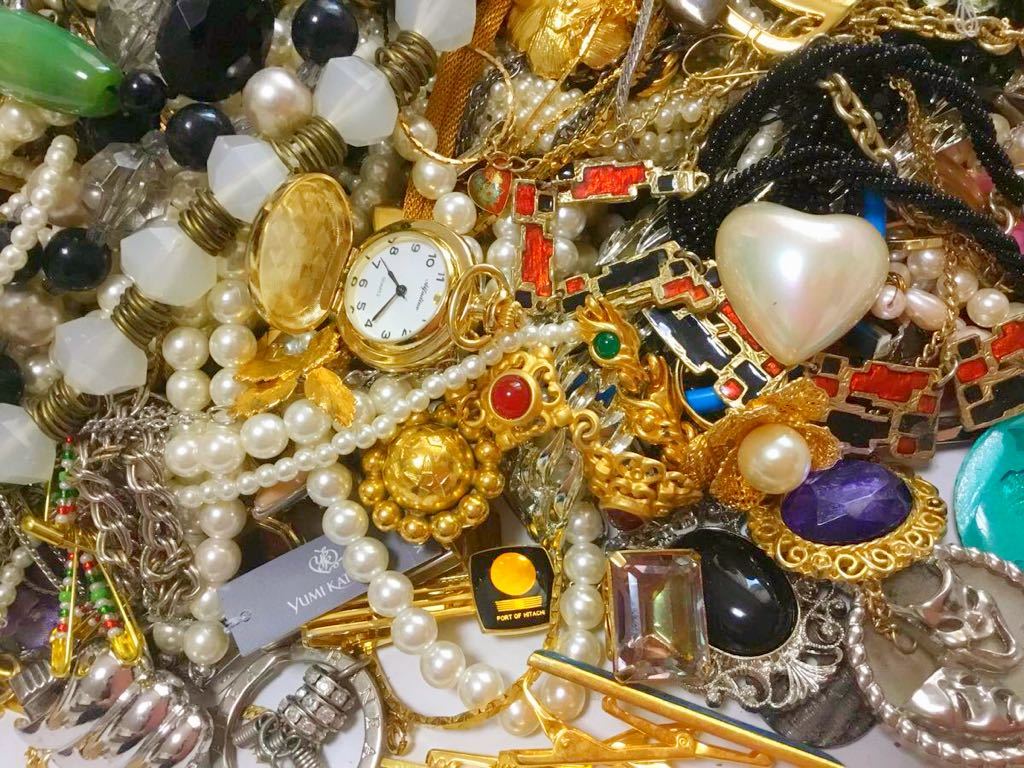 大量アクセサリー まとめ売り イヤリング ネックレス ブローチ 整理品 ジャンク 6.6kg(その他)｜売買されたオークション情報、yahooの商品情報をアーカイブ公開 - オークファン ...