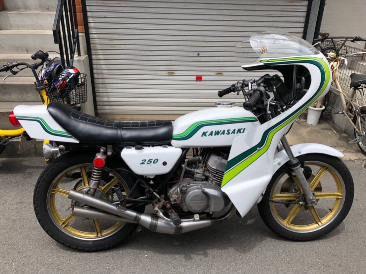 SS250 カフェレーサー仕様 AREキャスト マッハ初期型テールアップ仕様 KH250KH400SS350SS750SS500(126cc ...