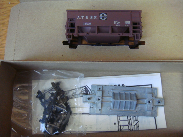 鉄道模型 HOゲージ ROUNDHOUSE Products 26'ORE CAR KIT 1323 DM&IR & 1428 Santa ...