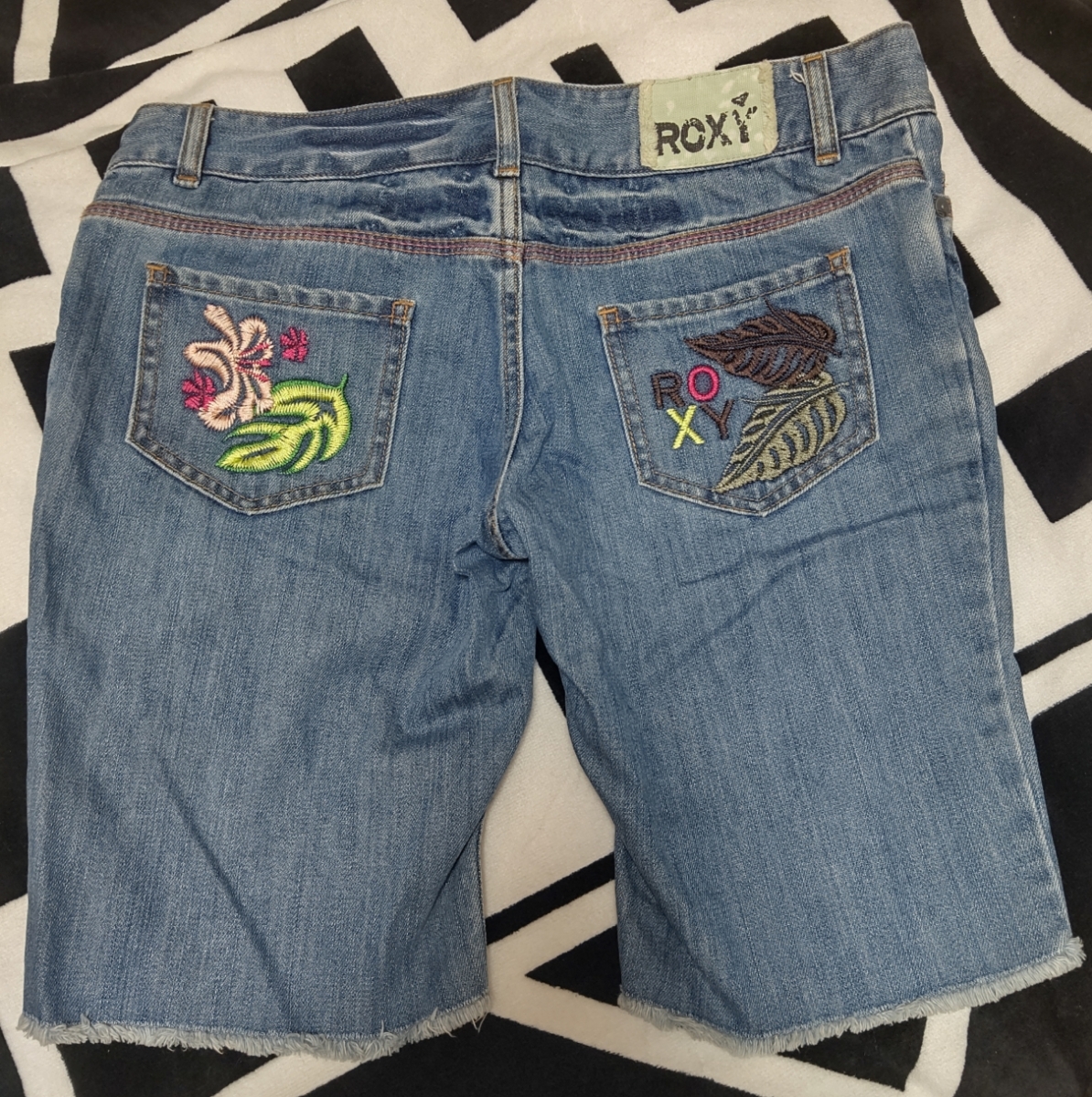 ROXY ロキシー L ショート デニム パンツ L(ロキシー)｜売買されたオークション情報、yahooの商品情報をアーカイブ公開 - オークファン（aucfan.com）