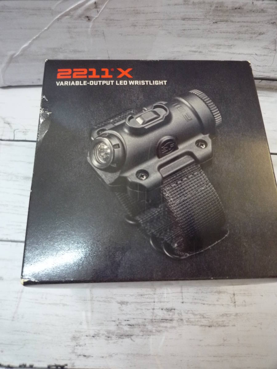 E02-3689 品 SUREFIRE 2211 コンパクトリストライト 2211-XA-BK(作業用照明一般)｜売買されたオークション情報 ...