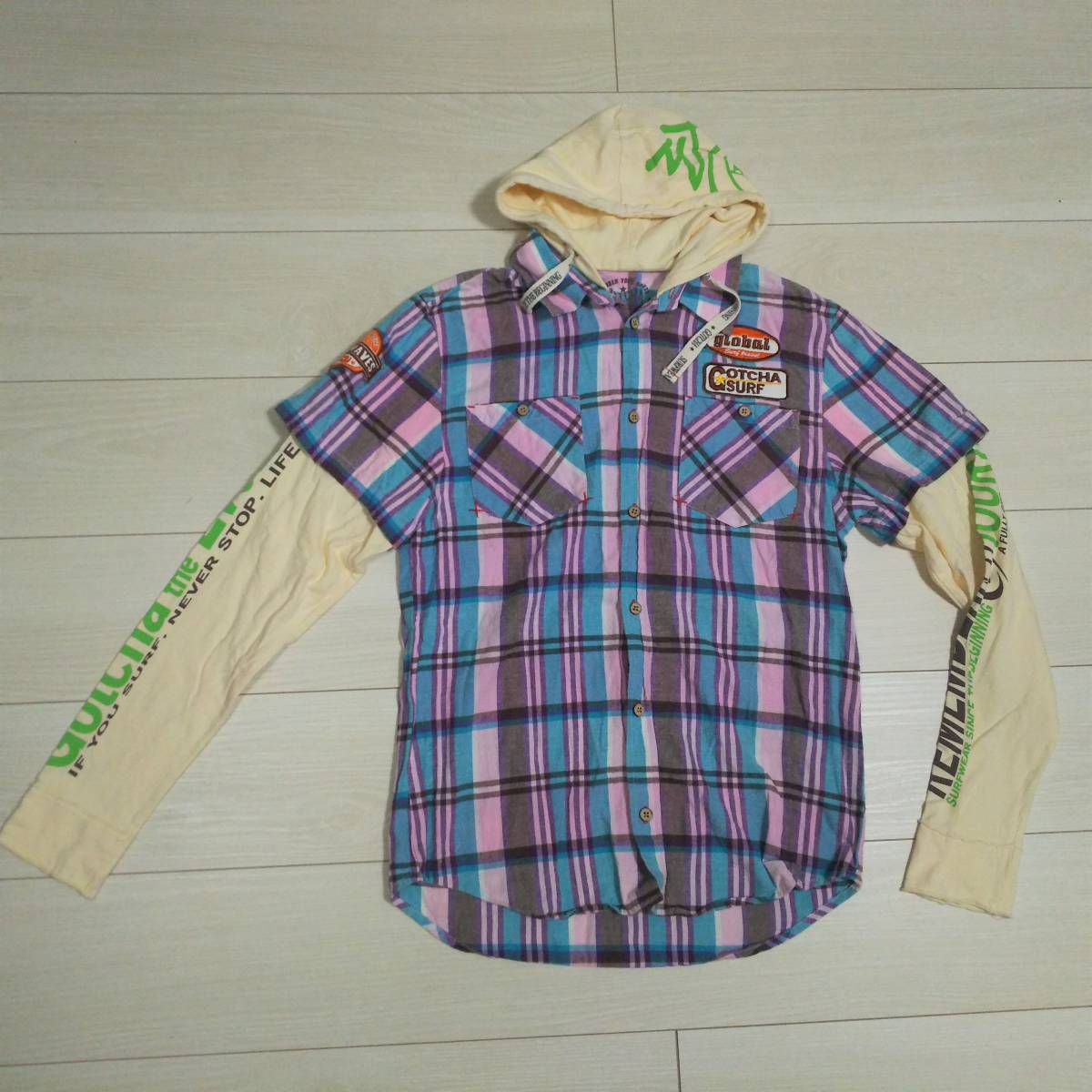 GOTCHA ガッチャ サーフ フード付き 長袖 2枚着風 シャツ M(ガッチャ)｜売買されたオークション情報、yahooの商品情報をアーカイブ公開 - オークファン（aucfan.com）