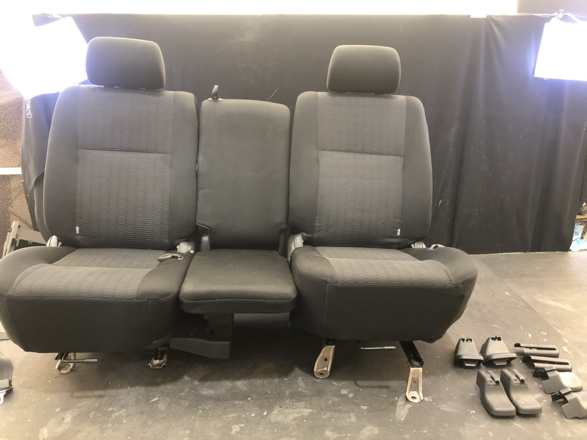 ヴォクシー AZR60 セカンドシート 左右セット トリムAY18 2列目シート ノア 他流用(トヨタ用)｜売買されたオークション情報、yahooの商品情報をアーカイブ公開 - オークファン ...