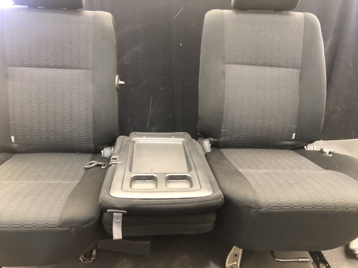 ヴォクシー AZR60 セカンドシート 左右セット トリムAY18 2列目シート ノア 他流用(トヨタ用)｜売買されたオークション情報、yahooの商品情報をアーカイブ公開 - オークファン ...