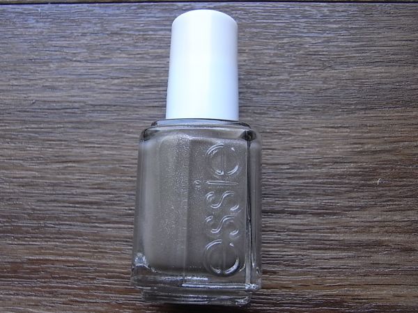 廃盤 essie エッシー 781 MOCHACHINO グレーともブラウンともつかない不思議な色(essie)｜売買されたオークション情報 ...