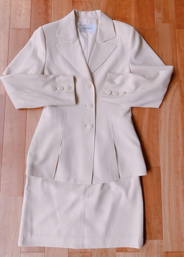 グレーマジック 9号 セットアップ スーツ GRAY MAGIC(ひざ丈スカート)｜売買されたオークション情報、yahooの商品情報をアーカイブ公開 - オークファン（aucfan.com）