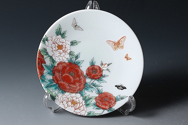 0787 牟田陽日 牡丹と蝶 皿 プレート 九谷 studio line 223(皿)｜売買されたオークション情報、yahooの商品情報をアーカイブ公開 - オークファン（aucfan.com）