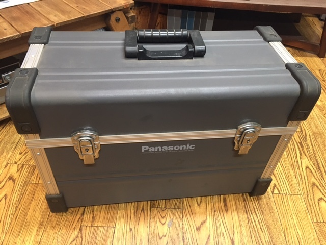 ジャンク パナソニック Panasonic VHSビデオカメラNV-M10000 ACアダプターVW-AM10 システムケースVW-SHS10 ...
