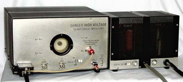 ドレーク DRAKE L-4B リニア アンプ 電源付き(固定)｜売買されたオークション情報、yahooの商品情報をアーカイブ公開 ...