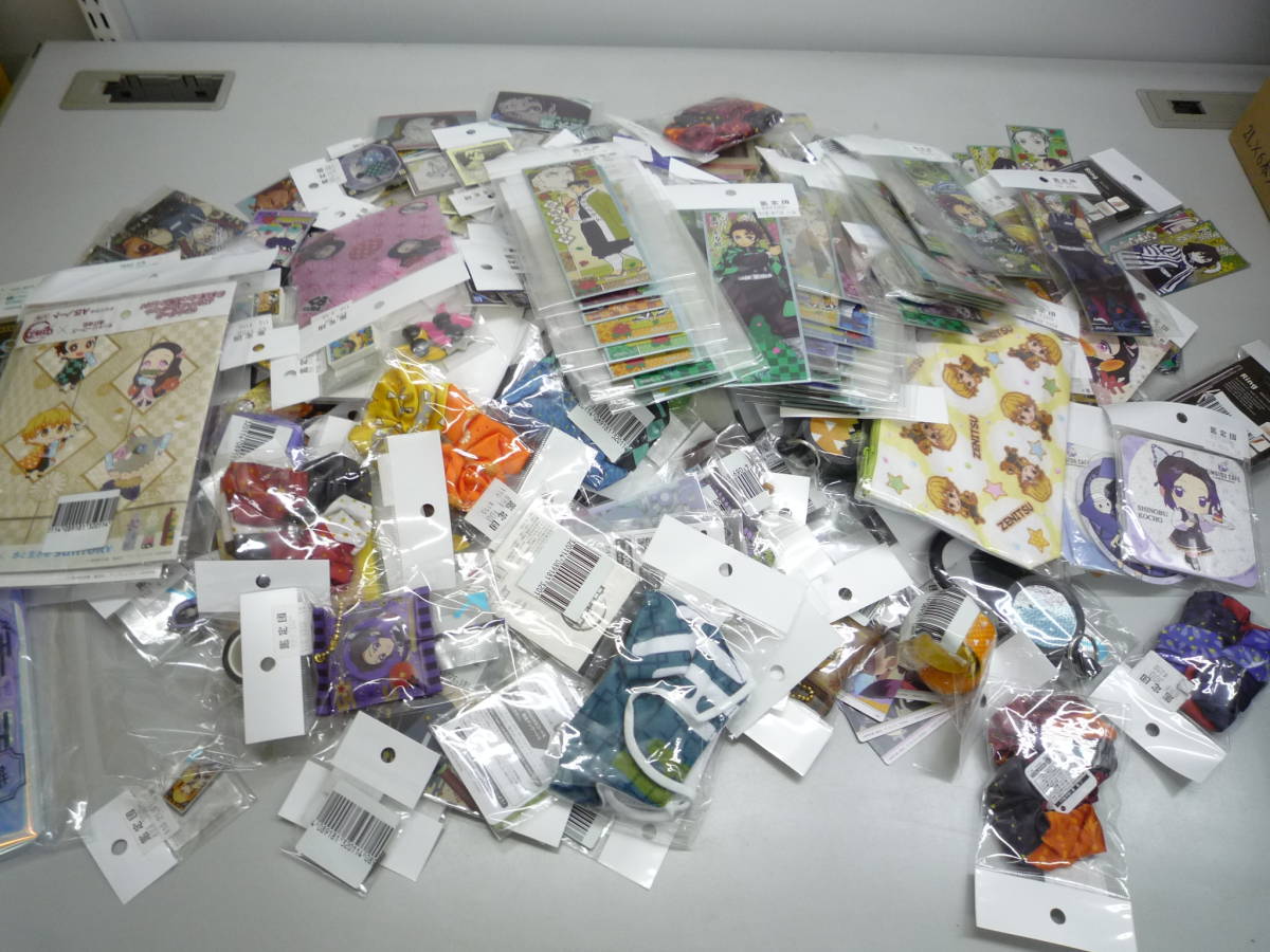 Ua3646-110 80 鬼滅の刃 グッズ シール カード 他 まとめ売り(その他)｜売買されたオークション情報、yahooの商品情報を ...
