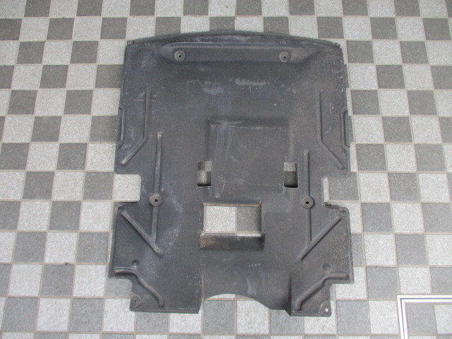 ベンツ W124 E320 エンジンアンダーカバー 1245241530 部品取りあり フロント エンジン アンダートレイ スプラッシュガード ...