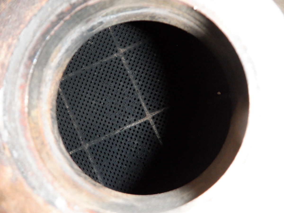 日産純正 E25 キャラバン ディーゼル DPF 触媒 コンバーター キャタライザー 崩れ無 素材用 ロジウム パラジウム(触媒)｜売買されたオークション情報、yahooの商品情報をアーカイブ ...