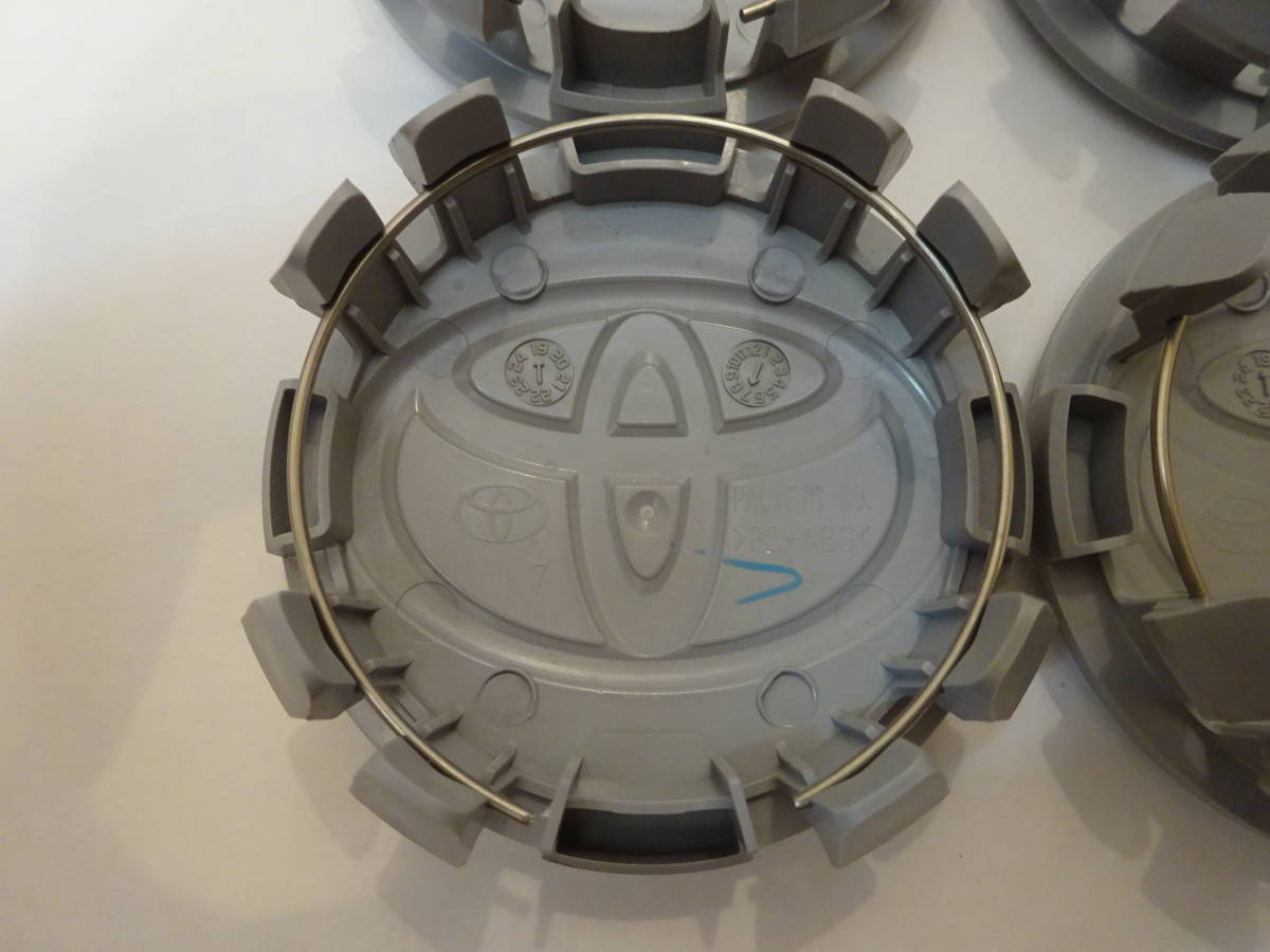 トヨタ純正ホイール センターキャップ 4個 黒 62mm 42603-42130 ヤリスクロス ハリアー アルファード ヴォクシー ノア ...