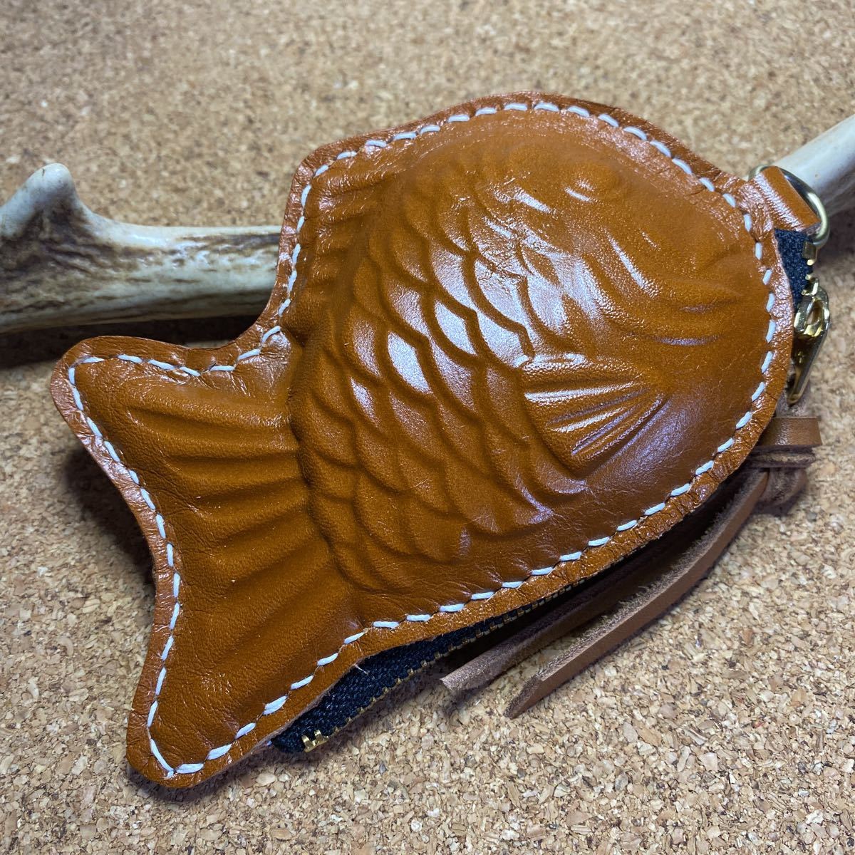 たい焼き 小銭入れ 小物入れ 本革 牛革 ヌメ革 スムース キャメル Dカン 手縫い ハンドメイド 229(小銭入れ、コインケース)｜売買されたオークション情報、yahooの商品情報を ...