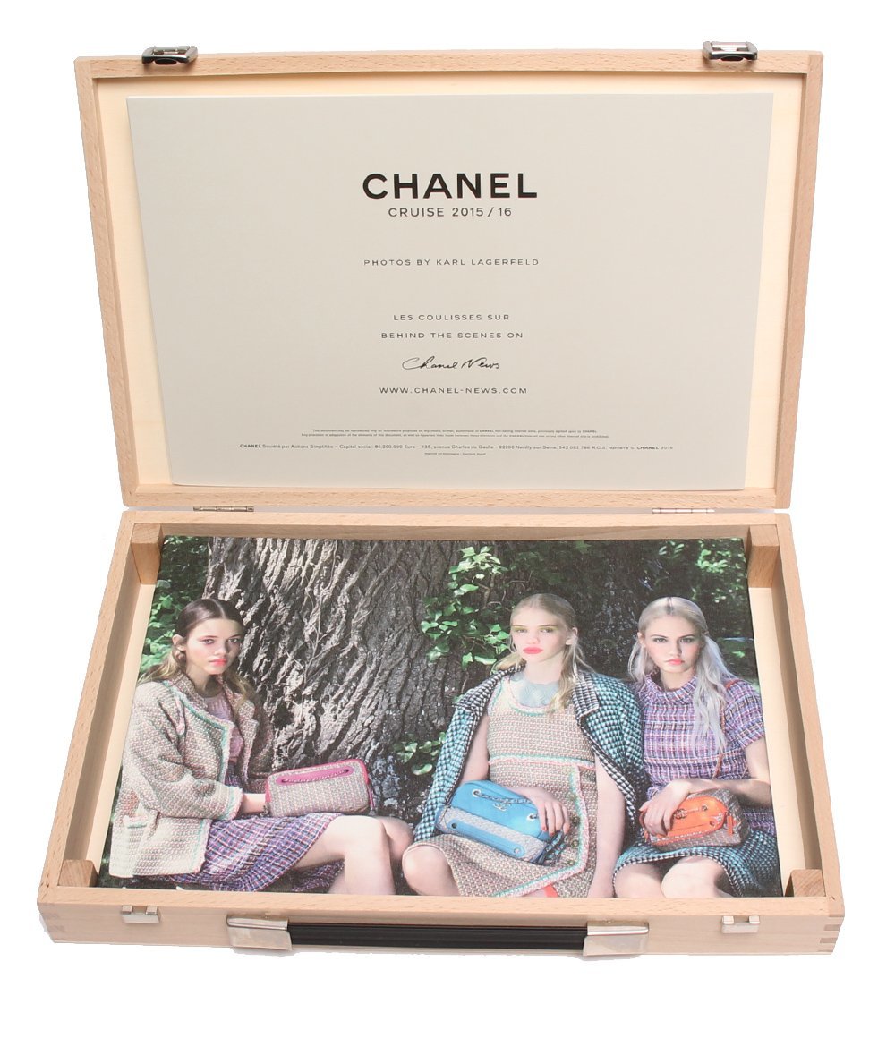 シャネル フォトパネル ノベルティ ウッド アタッシュケース PHOTS BY KARL LAGERFELD CUISE 2015/16 ...