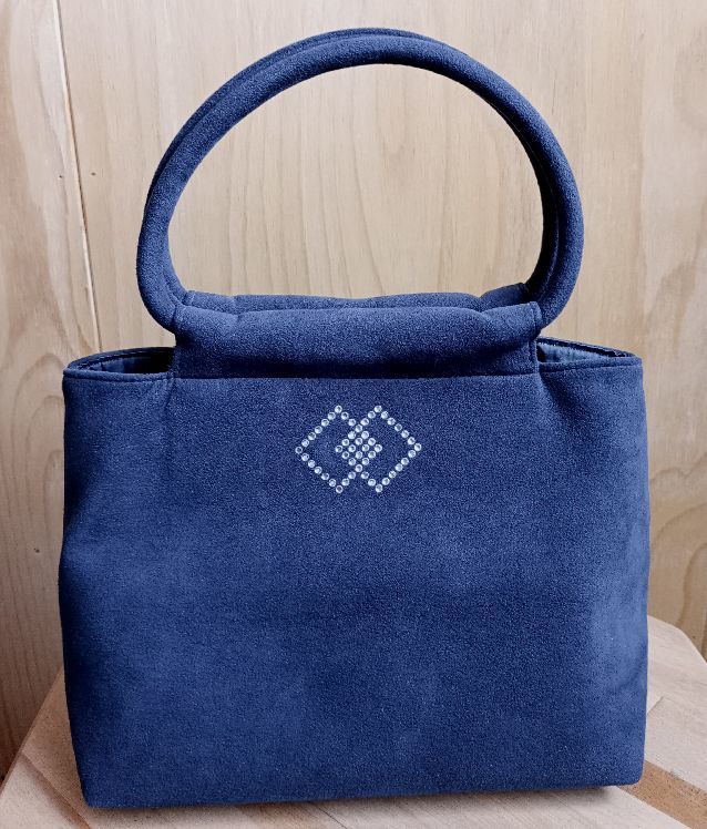 Hamano ハマノ フェルト/スエード風 ミニバッグ ネイビー 濃紺(その他)｜売買されたオークション情報、yahooの商品情報をアーカイブ公開 - オークファン（aucfan.com）