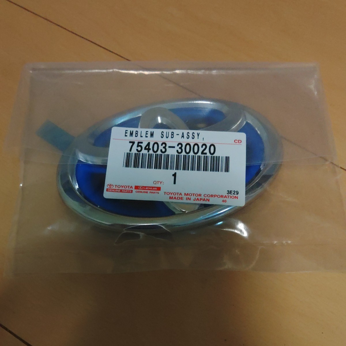 トヨタ純正 トヨタエンブレム MXPKアクア CHR バックドアエンブレム 75403-30020(トヨタ)｜売買されたオークション情報 ...
