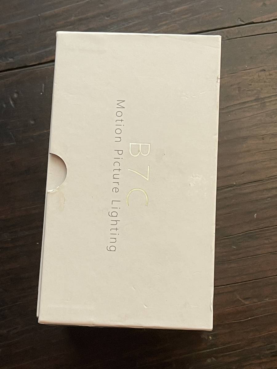 Aputure ライトB7C LED撮影ライト RGBライト 7W TLCI 96+ CRI 95+ 色温度2000K-10000K E26 ...