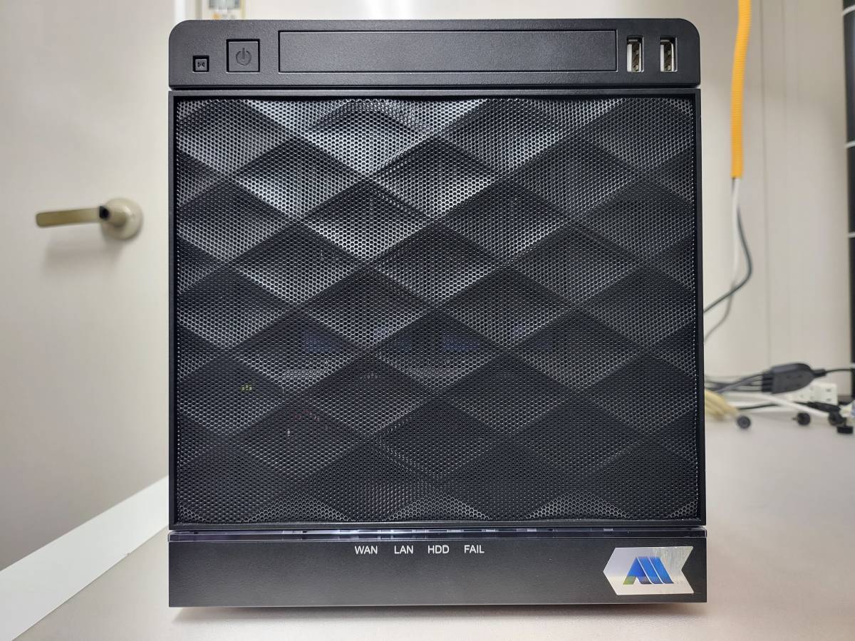 Supermicro X10SBA Mini-ITX 搭載 J1900 4ベイ NASケース 8GBメモリ/1TBx4 セット 02(NAS ...