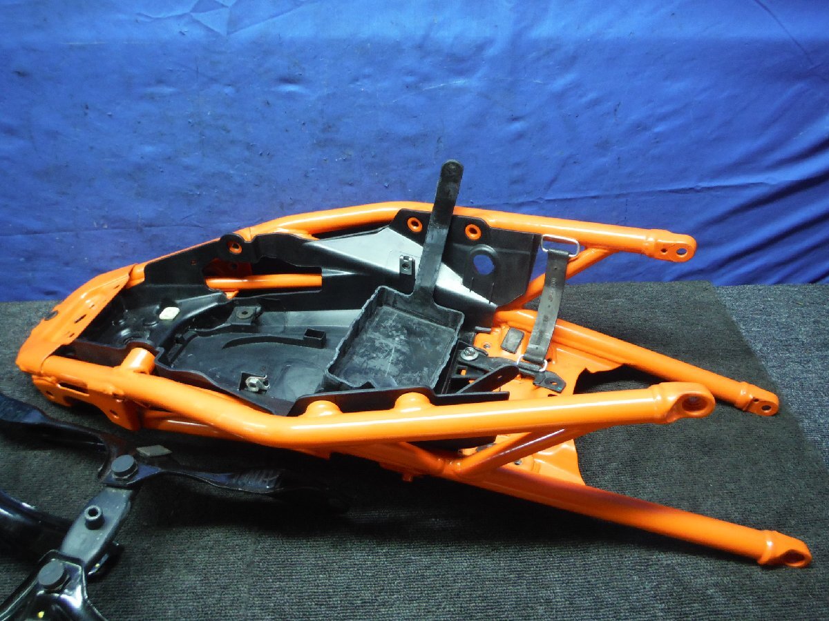 KTM 125デューク 125DUKE リアシートレール リアフレーム 送料表 あり ① 200 250 390 RC(その他)｜売買されたオークション情報、yahooの商品情報をアーカイブ ...