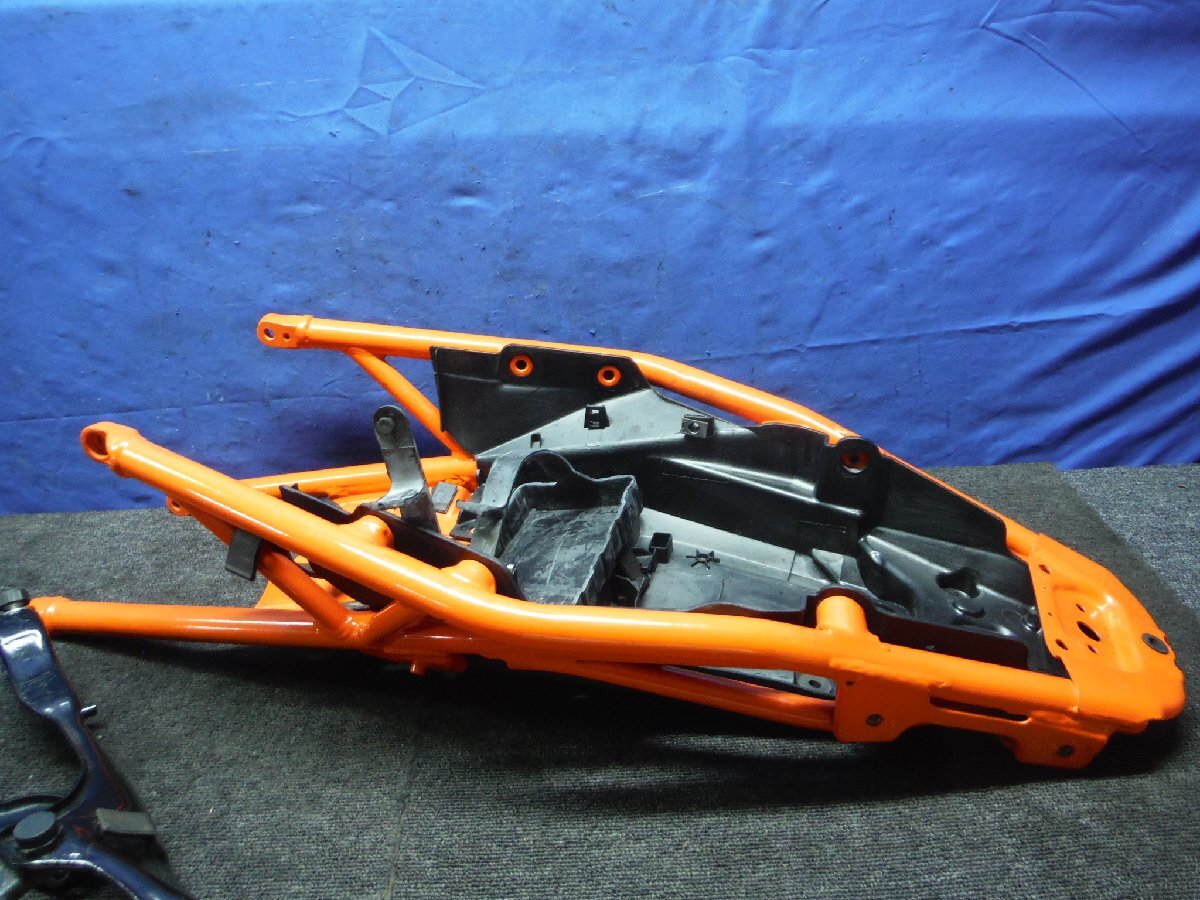 KTM 125デューク 125DUKE リアシートレール リアフレーム 送料表 あり ① 200 250 390 RC(その他)｜売買されたオークション情報、yahooの商品情報をアーカイブ ...