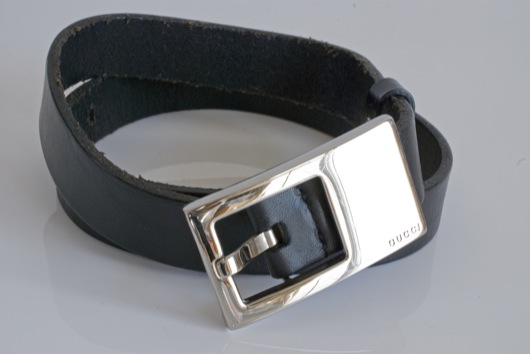 d284 GUCCI グッチ イタリア製レザーレディースベルト 黒 細め(ベルト)｜売買されたオークション情報、yahooの商品情報をアーカイブ公開 - オークファン（aucfan.com）