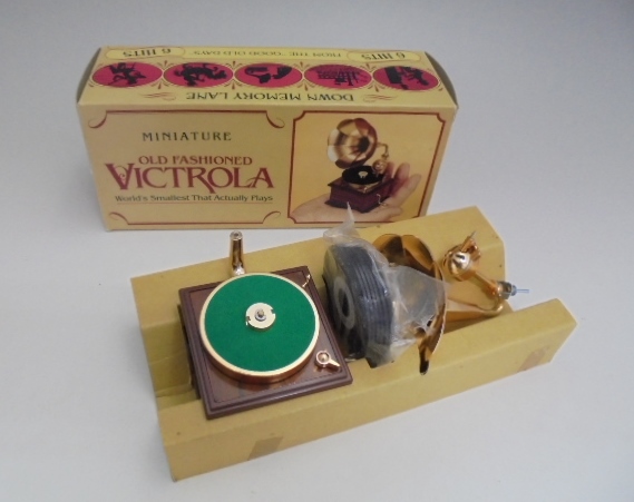 MINIATURE OLD FASHIONED VICTROLA ビクトローラ ミニチヤ レコード プレーヤー(その他)｜売買された ...