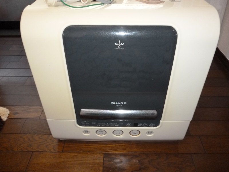 SHARP 食器洗い乾燥機 塩 も洗えるコンパクト QW-SC1-W ホワイト 完動(食器洗い乾燥機)｜売買されたオークション情報、yahooの商品情報をアーカイブ公開 - オークファン ...