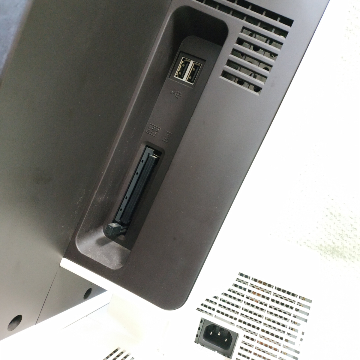 FUJITSU 富士通 LX70Y/D FMVLX70YD Core2Duo 2コア/メモリ2GB/大容量500GB/22 インチ/マルチ/office/Windows xp ...