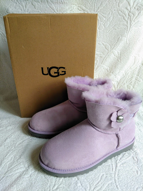 日本未入荷 正規 UGG ミニ ベイリーボタン ポピームートンブーツ24.0cm/US7(US7)｜売買されたオークション情報、yahooの商品情報をアーカイブ公開 - オークファン ...