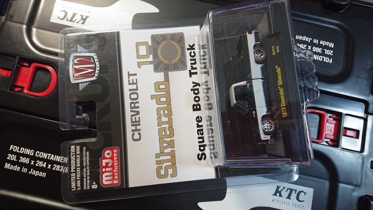 M2 1973 Chevrolet Silverado Square Body Truck カスタム 1/64 シボレー シルバラード(乗用車 ...