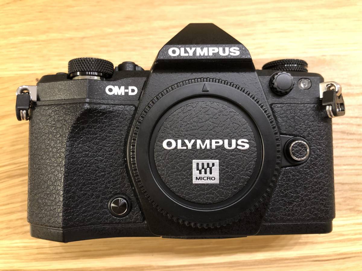 オリンパス Olympus OM-D E-M5 Mark II 14-150mm II レンズキット + カメラグリップ HLD-8G リモートケーブル RM-UC1 レンズプロテクター ...