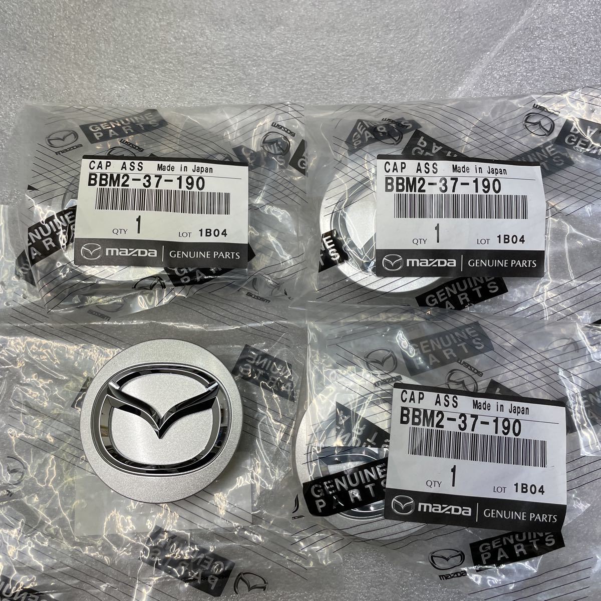 マツダ純正 センターキャップ CX-3.CX-5.CX-30.アテンザ.アクセラ.ロードスター等 BBM2-37-190 シルバー ホイール ...